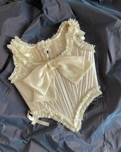 Pin By 𝓘 Sabella On Random ⠀ ⠀ Clothes Corset Fashion Aesthetic