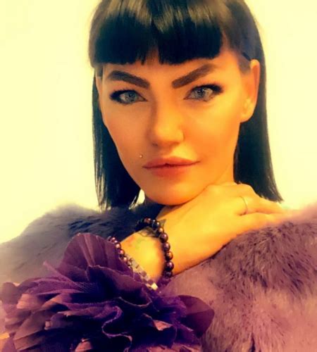 Жана Бергендорф Спрях с белото надявам се да удържа