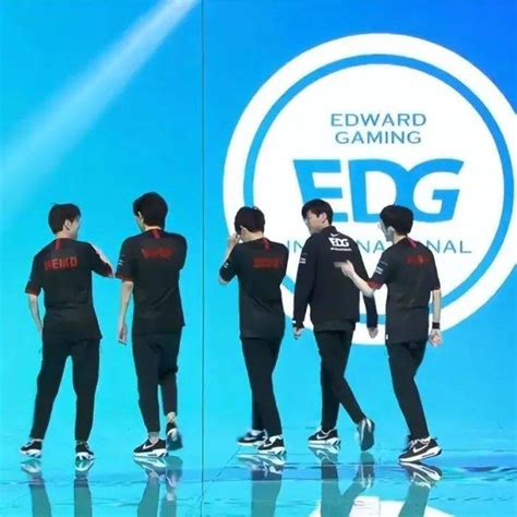 Edg淘汰lng闯入下一轮！网友：rng直通世界赛又进一步了比赛节奏状态
