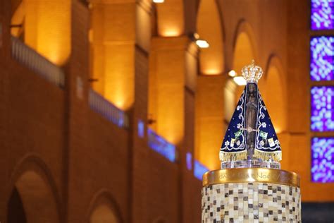 Católicos Celebram O Dia De Nossa Senhora Aparecida A Padroeira Do
