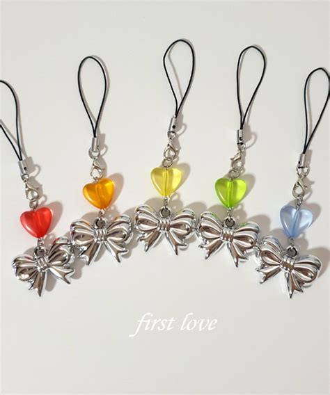 설렘 메탈 리본 비즈 하트 폰줄 폰스트랩 키링 책갈피 군번줄 하트 부착 고리 핸드폰 휴대폰 실버 북마크 키홀더 열쇠고리 스트랩 에어팟 버즈 가방 폰꾸 가꾸 폴꾸 다꾸 에이블리