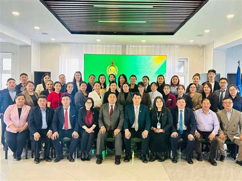 ХӨДӨӨ АЖ АХУЙН МЭРГЭЖИЛТНҮҮД ЗӨВЛӨЛДӨЖ БАЙНА