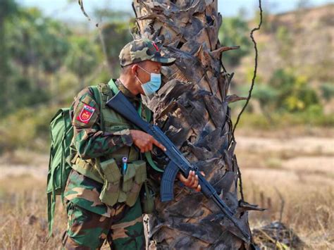 ဆိပ်ဖြူမြို့မှ ကျေးရွာများကို စစ်ကြောင်းထိုးရန် ထွက်လာသော စစ်ကောင်စီ တပ်သားများကို တိုက်ခိုက်မှု