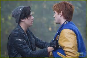 Jughead Turns To Archie For Help With The Serpents On Tonight S Riverdale Photo