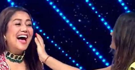 Indian Idol 13 Contestent Senjuti Das And Judge Neha Kakkar Video