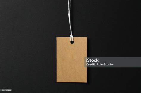 검은 색 배경에 가격 태그 텍스트 공간 블랙 프라이데이 세일 11월에 대한 스톡 사진 및 기타 이미지 11월 가격 갈색 Istock