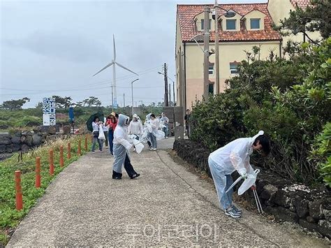 하나투어제주 플로깅 실천 등 착한여행 제주 웰니스 팸투어 진행