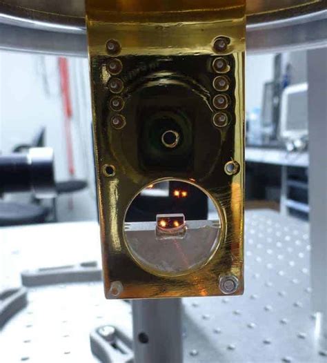 Photon Polarization Qubits Stored In Atomic Combs Physics World