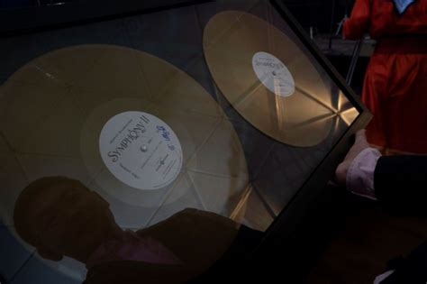 Сэрсэн тал 38 тоглолтын үеэр хөгжмийн зохиолч Б Шаравын Алтан пянз 12 сая төгрөгийн үнэ хүрлээ