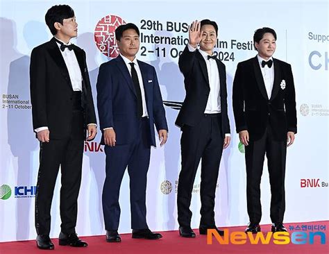 ‘더러운 돈에 손대지 마라 주역들 부국제 출격 [포토엔hd]