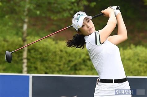 박결 호쾌한 스윙~ 한국경제