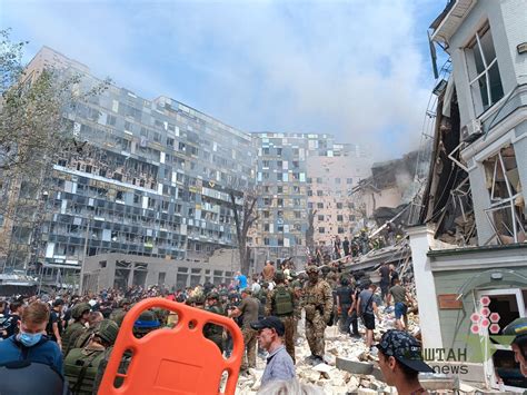 Знищений «Охматдит атака на приватний медцентр люди під завалами підїзду кількість загиблих