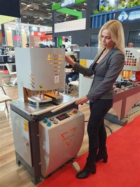 მეტალოპლასტმასის კარ ფანჯრის დასამზადებელი დანადგარები