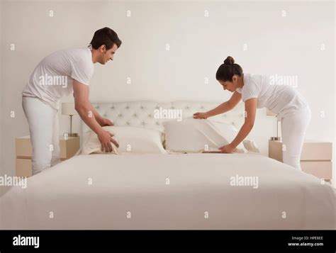 Jeune Couple Banque De Photographies Et Dimages à Haute Résolution Alamy