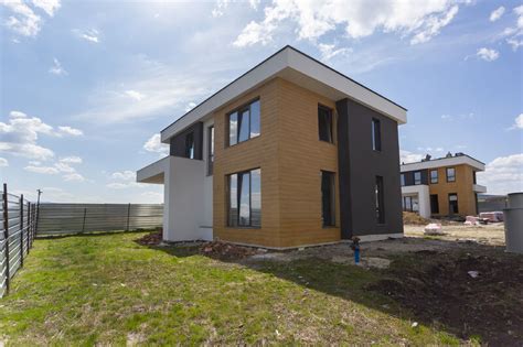 Предлагаме за продажба двуетажна къща в с Пролеша само на 20 мин от центъра на София