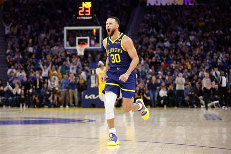 Steph Curry Electrifies Nba Fans As Warriors Beat Lebron James Less Lakers
