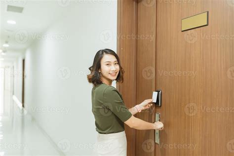 Using Electronic Card Key For Access 11134737 Stock Photo At Vecteezy