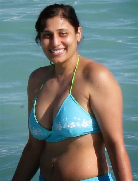 Desi Indian Girl Bikini Pics Show