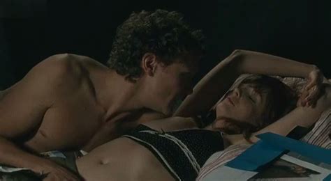 Голая Келли Рейли в Puffball