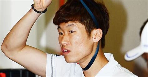 사진 박지성의 몸개그 목에 걸렸어요