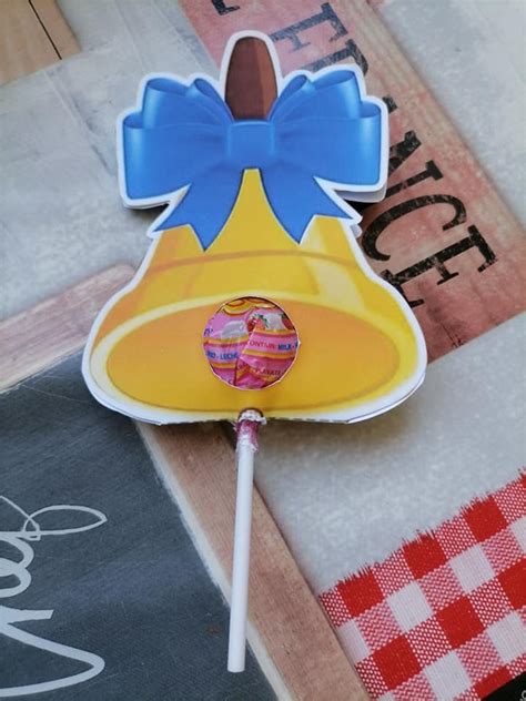 Подаръче Камбанка с близалка За всеки по нещо