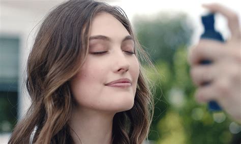 9 Signs You Love Perfume