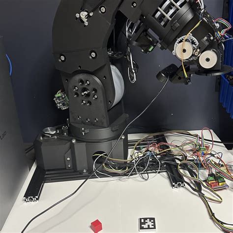 Robotic Arm With Object Detection