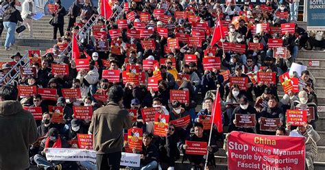 미얀마 군사정권 돕는 중국 민주화 되면 어떻게 할거냐