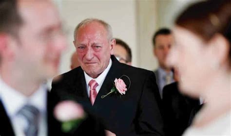 Se aprovechó de su padrastro para que pagara su boda pero él la sorprendió con estas palabras