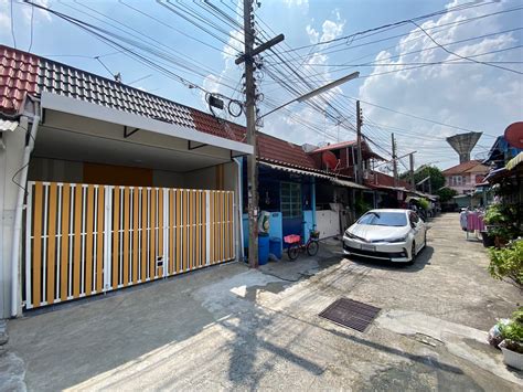 ขายทาวน์เฮ้าส์ถนนสุขุมวิท บางเมือง ซอยบุญศิริ ทำเลดีมาก ใกล้รถไฟฟ้า โรงเรียนนายเรือ รีโนเวทใหม่