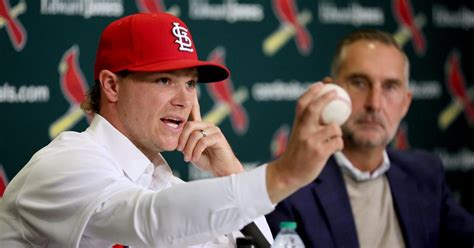 St Louis Cardinals Sign Pitcher Sonny Gray