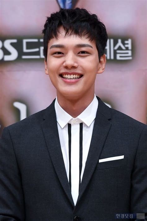 포토 여진구 누나들 마음 훔치는 미소