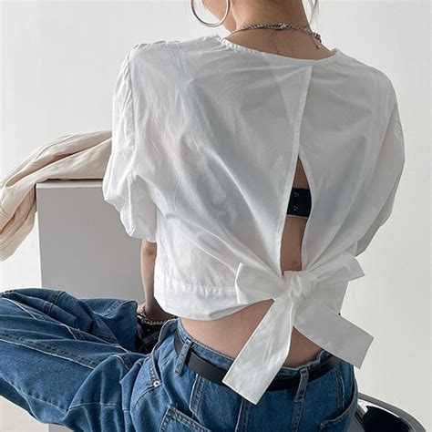 2컬러뒷리본 크롭티셔츠 반팔 여름 스트링 끈 트임 언발 오프숄더 블라우스 티셔츠 니트 벌룬 퍼프 바캉스 휴가 섹시 클럽 긴팔 데일리 화이트 블랙 스트링 끈 꼬임 배색 유효셔츠