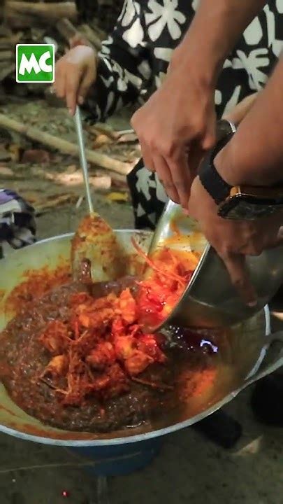 ပုဇွန်ထုပ် နဲ့ ချဉ်ပေါင်ရွက် ကို အရသာရှိရှိ ချက်ပြတဲ့ မကြီးစန်း Youtube