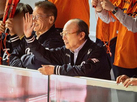 한화이글스 찐사랑 김승연 회장…스테이크·에어팟 맥스 쐈다 한국경제