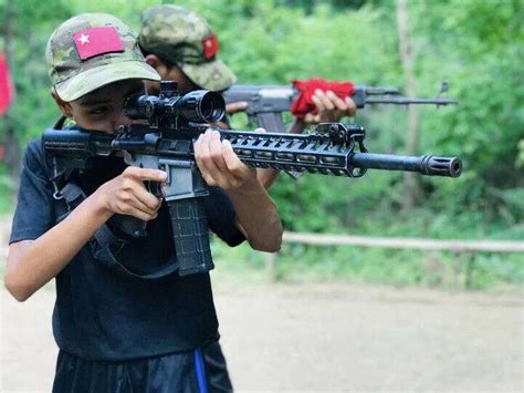 ပွင့်ဖြူမြို့နယ်၊ မဲဇလီရွာ ရဲစခန်းနှင့် အနီးတဝိုက်တွင် နေထိုင်သော ပြည်သူများ ရွှေ့ပြောင်းနေထိုင