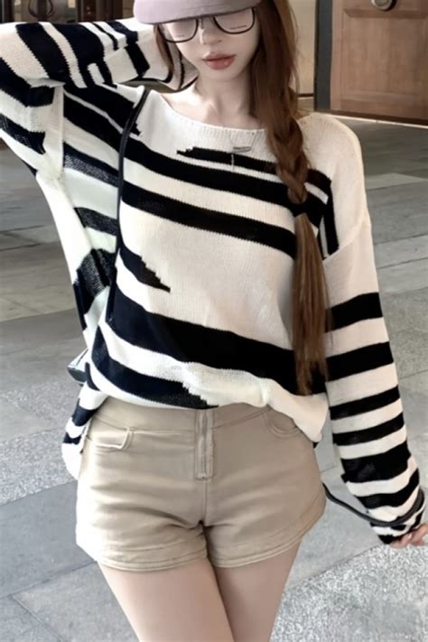 핑크프릴 두이 불규칙한 스트라이프 라운드넥 긴팔 롱슬리브 니트 롱 스웨터