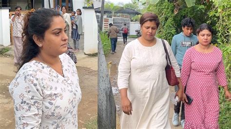രഞ്ജുഷയെ അവസാനമായി കാണാൻ ആലുവയിലെ വീട്ടിലെത്തി സീരിയൽ താരങ്ങൾ Video Dailymotion