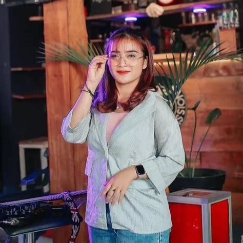 Biodata Lengkap Profil Dini Kurnia Terbaru Artis Dangdut