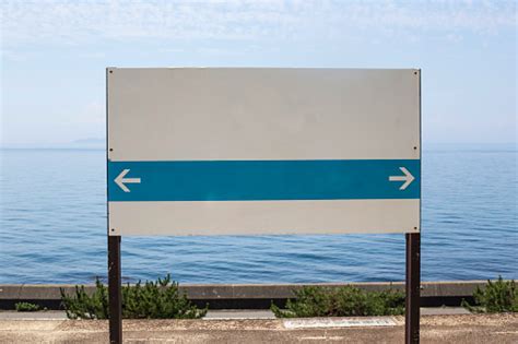 빈 보드 기차역 플랫폼 대 중 교통 간판에 대한 스톡 사진 및 기타 이미지 간판 역 표지판 Istock