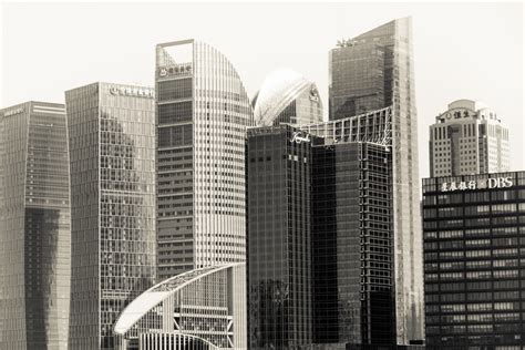 무료 이미지 검정색과 흰색 건축물 지평선 건물 시티 마천루 도시 풍경 도심 경계표 정면 사업 단색화 탑 블록 고층 빌딩 상하이 중심지 분양