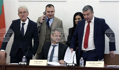 Комисията по енергетика в НС прие на първо четене забрана на износа от България на петролни