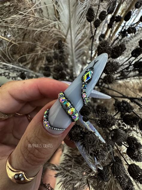 Ногти маникюр френч идеи маникюра дизайн ногтей блёстки стразы змея Stilleto Nails Designs