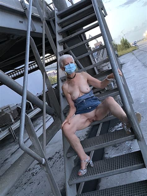 Welke Spuitgast Wil Zijn Zak Legen Vanop Deze Trap Ik Kijk Porn Pictures Xxx Photos Sex