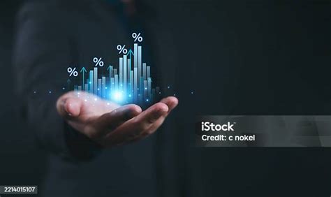 이자율과 모기지 이자율 개념 백분율 그래프와 이자율 인상을 보여주는 사업가 모기지 이자율 증가 이자 증가 퍼센트 3차원 형태에 대한 스톡 사진 및 기타 이미지 Istock