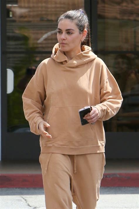 Mila Kunis Cute And Comfy Out In La Street Style Celeblr