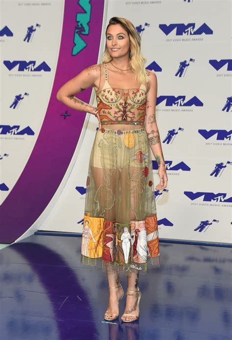 Дочь Майкла Джексона снялась топлесс