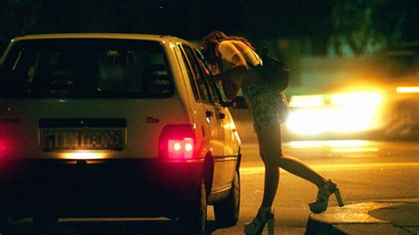 Monza Due Richiedenti Asilo Si Prostituiscono Nel Sex District