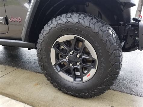Sold Oem Black Wheels With Polished Lip Tires And Tpms 2018 Jeep