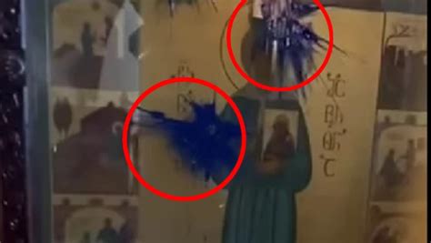 ვიდეო ხატს რომელზეც სტალიანია გამოსახული საღებავი შეასხეს